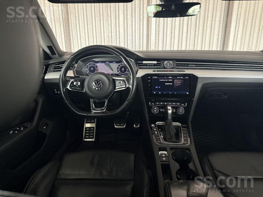 Grey Volkswagen Arteon 2017 in Riga, with an engine capacity of 2.00 L and mileage of 163 thousand km for 19500 €, photo 8 on AUTOMOTO.COM.LV