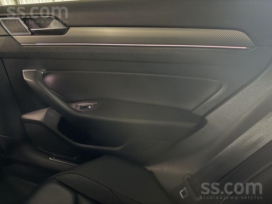 Grey Volkswagen Arteon 2017 in Riga, with an engine capacity of 2.00 L and mileage of 163 thousand km for 19500 €, photo 19 on AUTOMOTO.COM.LV