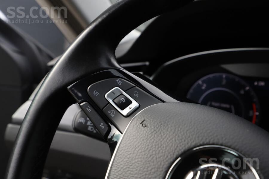 Grey Volkswagen Arteon 2018 in Tukums, with an engine capacity of 2.00 L and mileage of 143 thousand km for 16500 €, photo 11 on AUTOMOTO.COM.LV