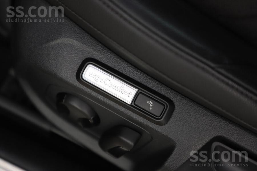 Grey Volkswagen Arteon 2018 in Tukums, with an engine capacity of 2.00 L and mileage of 143 thousand km for 16500 €, photo 12 on AUTOMOTO.COM.LV