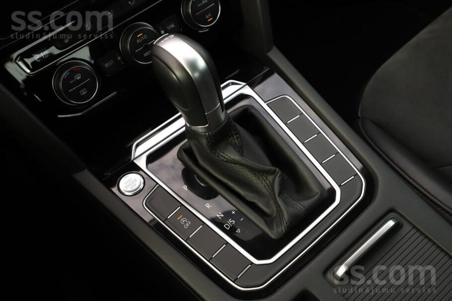 Grey Volkswagen Arteon 2018 in Tukums, with an engine capacity of 2.00 L and mileage of 143 thousand km for 16500 €, photo 16 on AUTOMOTO.COM.LV