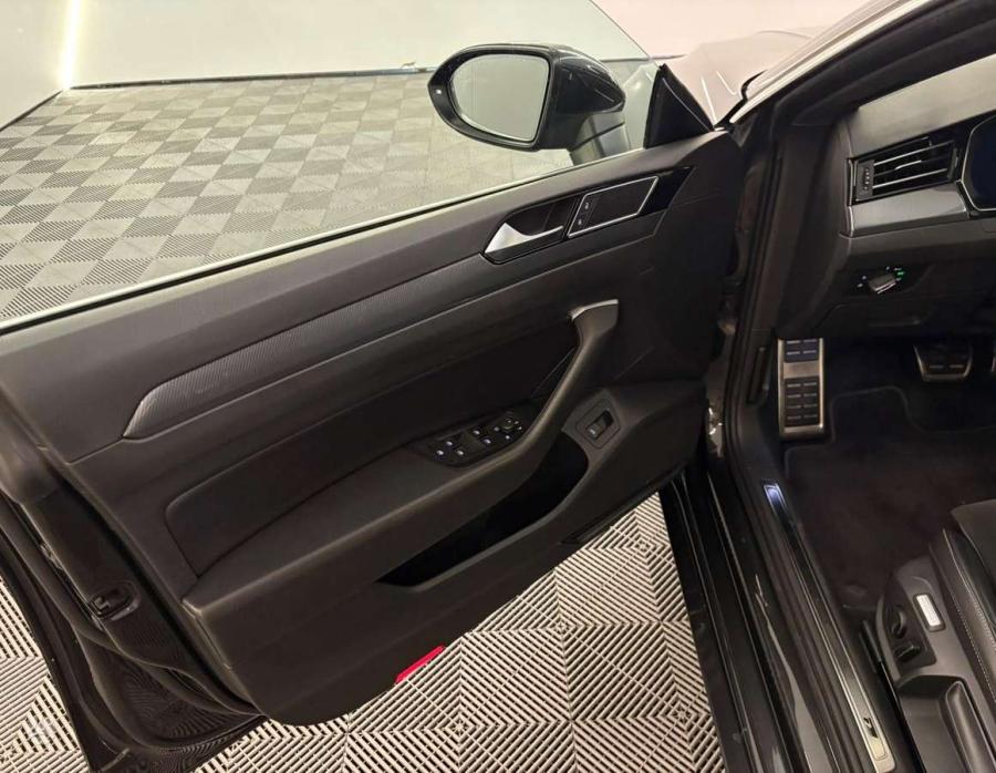 Pelēks Volkswagen Arteon 2018 Marijampole, ar dzinēja tilpumu 1.97 L un nobraukumu 192 tūkst. km par 18250 €, foto 33 vietnē AUTOMOTO.COM.LV