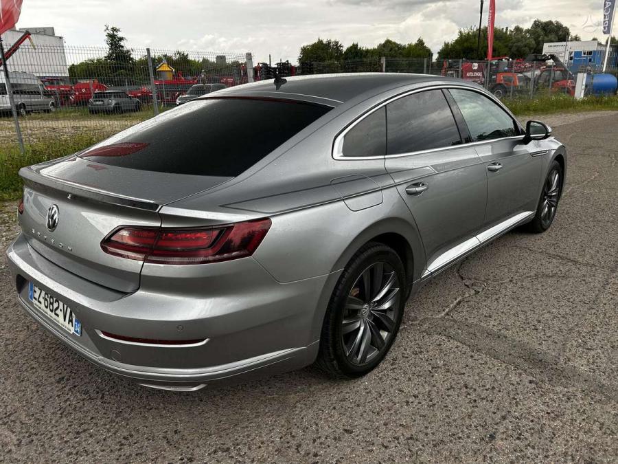 Pelēks Volkswagen Arteon 2018 Panevēža, ar dzinēja tilpumu 1.97 L un nobraukumu 187 tūkst. km par 15900 €, foto 7 vietnē AUTOMOTO.COM.LV