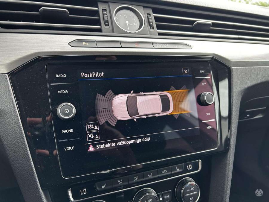Pelēks Volkswagen Arteon 2018 Panevēža, ar dzinēja tilpumu 1.97 L un nobraukumu 187 tūkst. km par 15900 €, foto 18 vietnē AUTOMOTO.COM.LV
