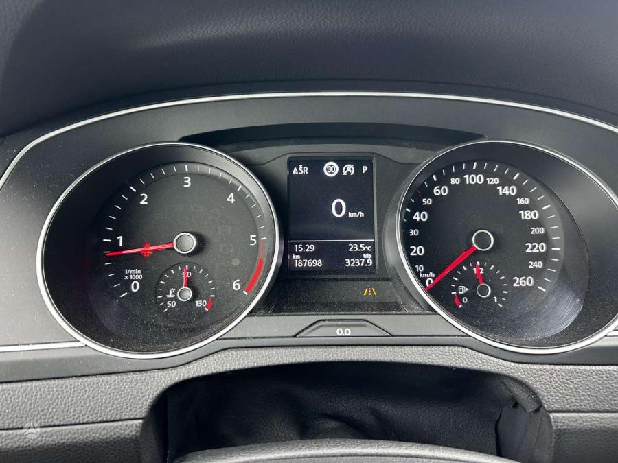 Pelēks Volkswagen Arteon 2018 Panevēža, ar dzinēja tilpumu 1.97 L un nobraukumu 187 tūkst. km par 15900 €, foto 19 vietnē AUTOMOTO.COM.LV