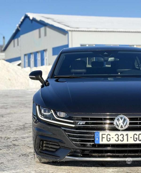 Grey Volkswagen Arteon 2019 in Taurage, with an engine capacity of 1.97 L and mileage of 238 thousand km for 16700 €, photo 4 on AUTOMOTO.COM.LV
