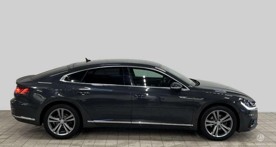 Grey Volkswagen Arteon 2020 in Kaunas, with an engine capacity of 1.98 L and mileage of 73 thousand km for 24600 €, photo 3 on AUTOMOTO.COM.LV