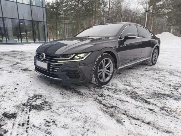 Grey Volkswagen Arteon 2020 in Kaunas, with an engine capacity of 1.98 L and mileage of 69 thousand km for 25200 €, photo 1 on AUTOMOTO.COM.LV