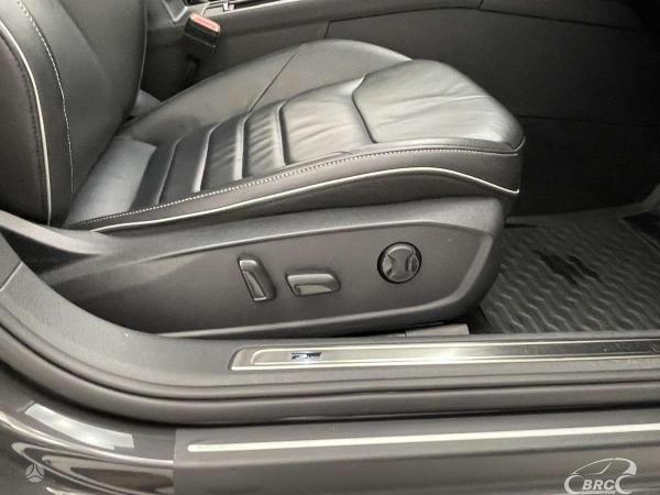Grey Volkswagen Arteon 2020 in Vilnius, with an engine capacity of 1.97 L and mileage of 285 thousand km for 20900 €, photo 6 on AUTOMOTO.COM.LV
