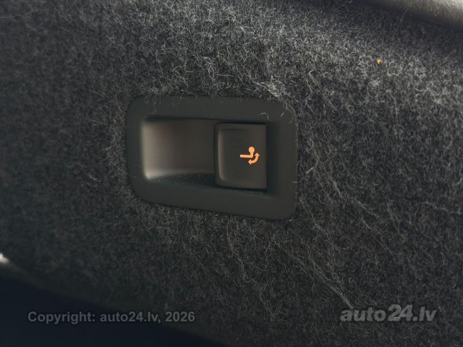 Pelēks Volkswagen Arteon 2020 Pērnava, ar dzinēja tilpumu 2.00 L un nobraukumu 130 tūkst. km par 30900 €, foto 24 vietnē AUTOMOTO.COM.LV