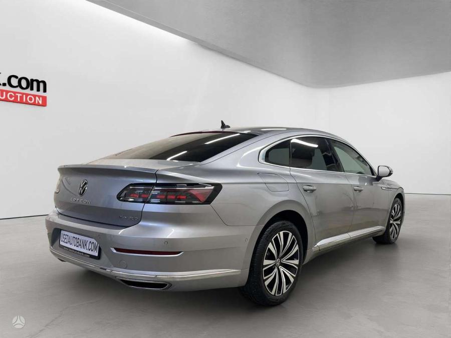 Grey Volkswagen Arteon 2021 in Vilnius, with an engine capacity of 1.40 L and mileage of 130 thousand km for 22978 €, photo 4 on AUTOMOTO.COM.LV