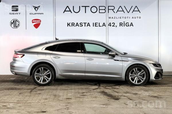 Pelēks Volkswagen Arteon 2022 Rīga, ar dzinēja tilpumu 1.40 L un nobraukumu 132 tūkst. km par 22700 €, foto 5 vietnē AUTOMOTO.COM.LV