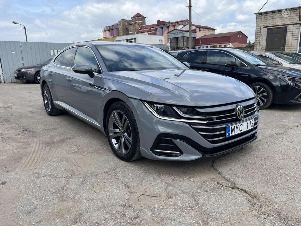 Grey Volkswagen Arteon 2022 in Kaunas, with an engine capacity of 1.98 L and mileage of 137 thousand km for 16400 €, photo 1 on AUTOMOTO.COM.LV