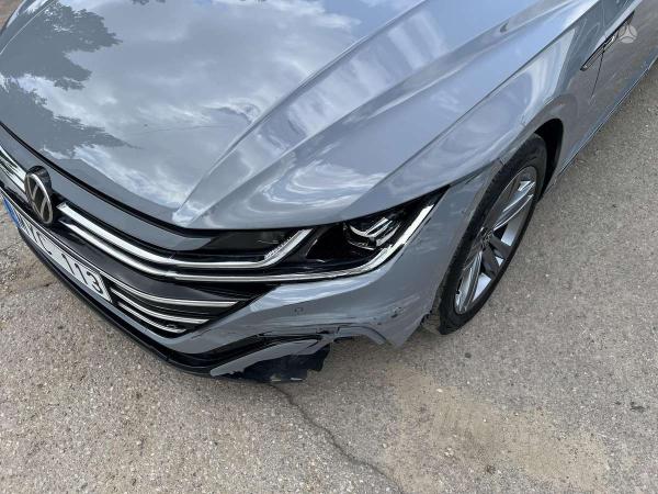 Grey Volkswagen Arteon 2022 in Kaunas, with an engine capacity of 1.98 L and mileage of 137 thousand km for 16400 €, photo 5 on AUTOMOTO.COM.LV