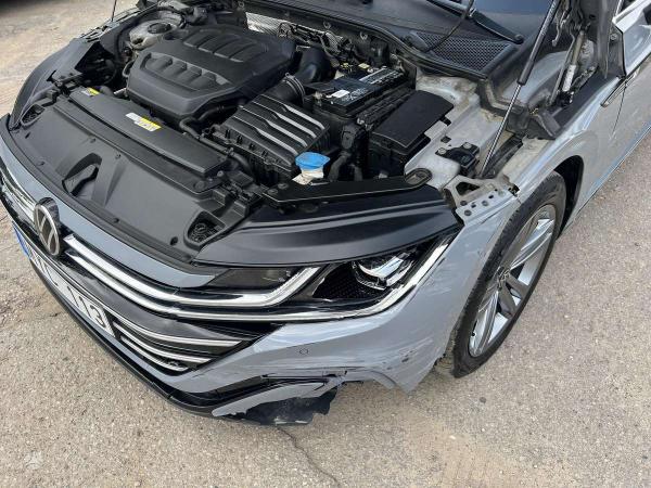 Grey Volkswagen Arteon 2022 in Kaunas, with an engine capacity of 1.98 L and mileage of 137 thousand km for 16400 €, photo 8 on AUTOMOTO.COM.LV