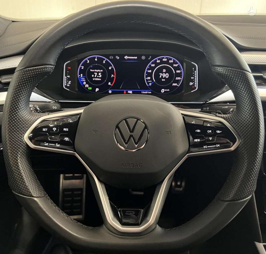 Grey Volkswagen Arteon 2022 in Kaunas, with an engine capacity of 1.98 L and mileage of 127 thousand km for 23500 €, photo 7 on AUTOMOTO.COM.LV