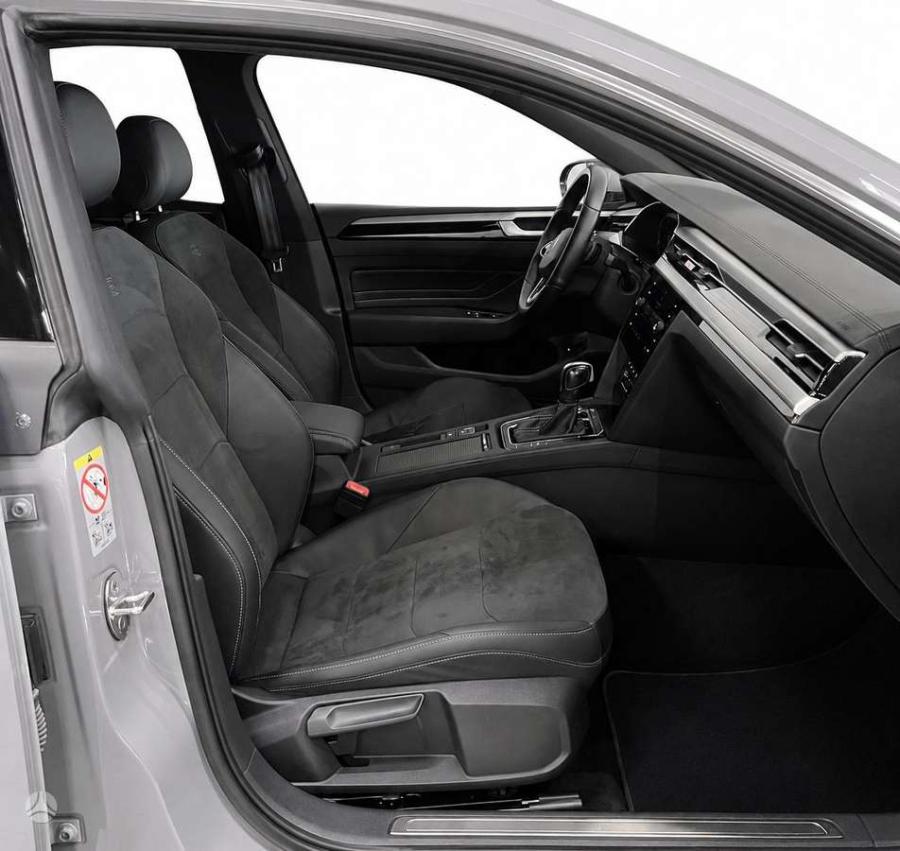 Grey Volkswagen Arteon 2022 in Kaunas, with an engine capacity of 1.98 L and mileage of 127 thousand km for 23500 €, photo 10 on AUTOMOTO.COM.LV