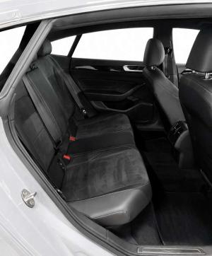 Grey Volkswagen Arteon 2022 in Kaunas, with an engine capacity of 1.98 L and mileage of 127 thousand km for 23500 €, photo 13 on AUTOMOTO.COM.LV