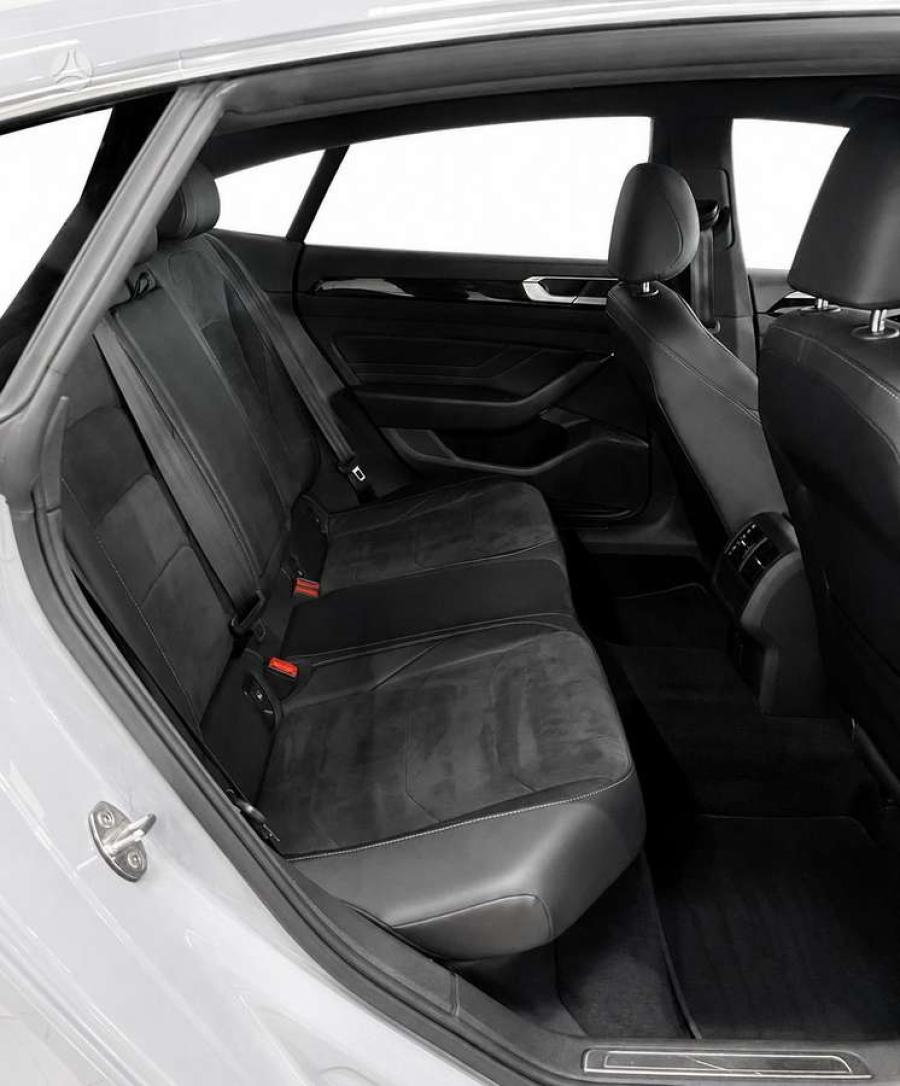 Grey Volkswagen Arteon 2022 in Kaunas, with an engine capacity of 1.98 L and mileage of 127 thousand km for 23500 €, photo 13 on AUTOMOTO.COM.LV