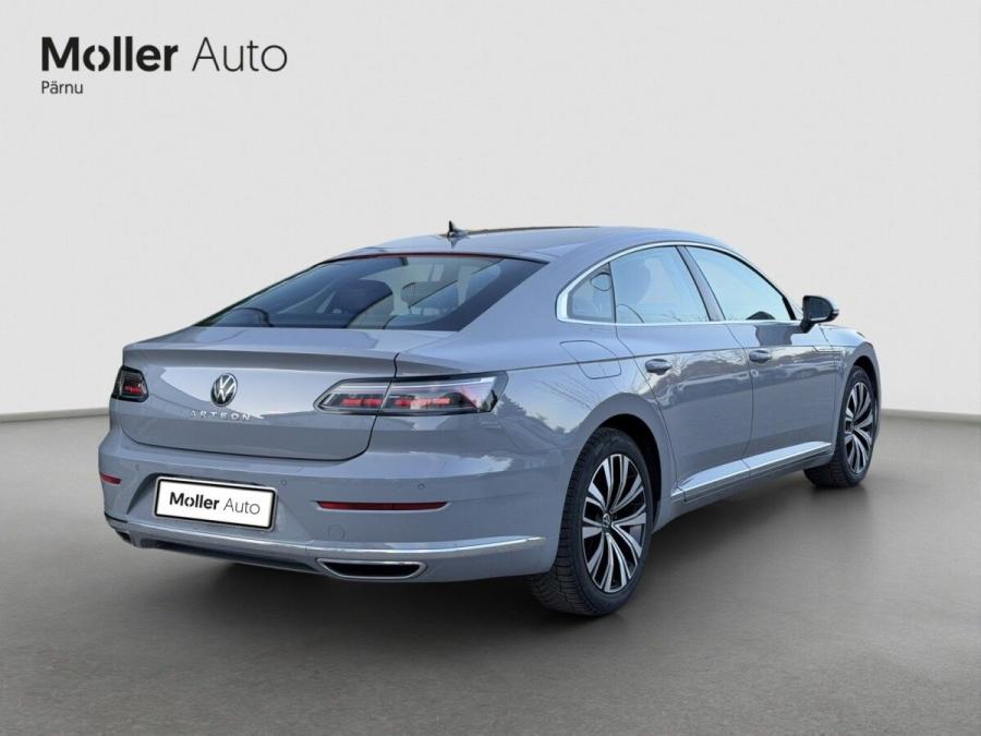 Pelēks Volkswagen Arteon 2024 Pērnava, ar dzinēja tilpumu 2.00 L un nobraukumu 54 tūkst. km par 29900 €, foto 3 vietnē AUTOMOTO.COM.LV