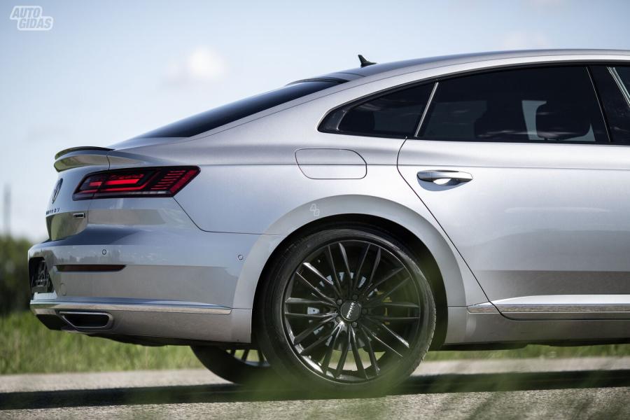 Pelēks Volkswagen Arteon 2017 Šauļi, ar dzinēja tilpumu 2.00 L un nobraukumu 242 tūkst. km par 17500 €, foto 10 vietnē AUTOMOTO.COM.LV
