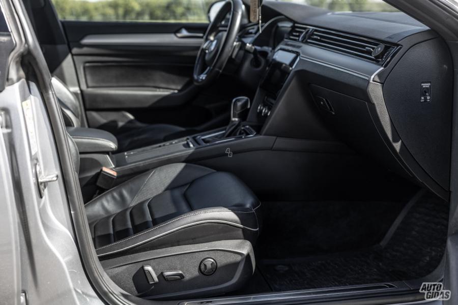 Pelēks Volkswagen Arteon 2017 Šauļi, ar dzinēja tilpumu 2.00 L un nobraukumu 242 tūkst. km par 17500 €, foto 20 vietnē AUTOMOTO.COM.LV