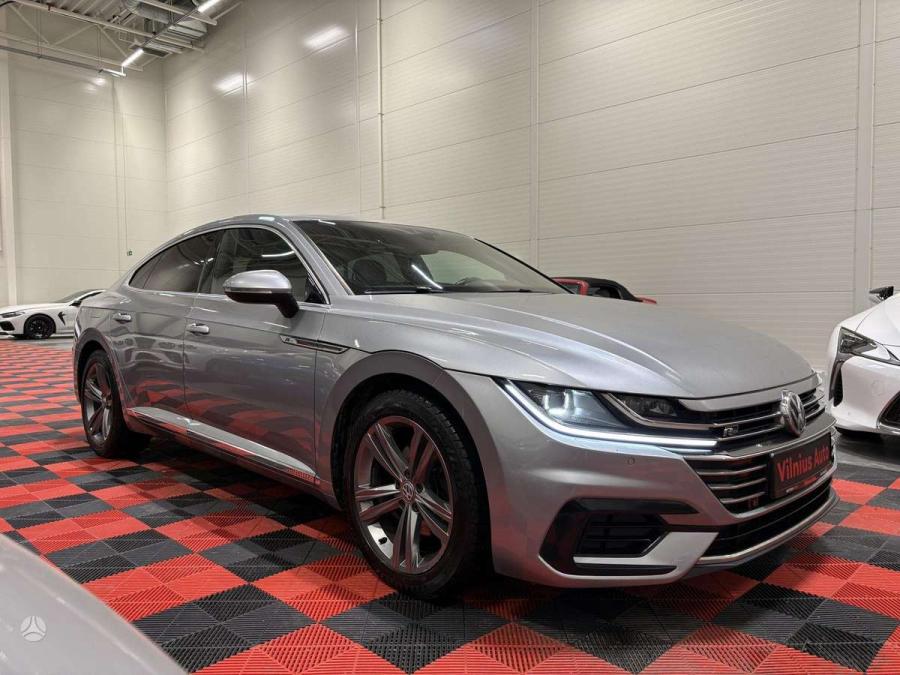 Grey Volkswagen Arteon 2017 in Vilnius, with an engine capacity of 1.97 L and mileage of 172 thousand km for 16990 €, photo 4 on AUTOMOTO.COM.LV