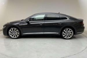 Grey Volkswagen Arteon 2018 in Kaunas, with an engine capacity of 2.00 L and mileage of 158 thousand km for 24200 €, photo 3 on AUTOMOTO.COM.LV