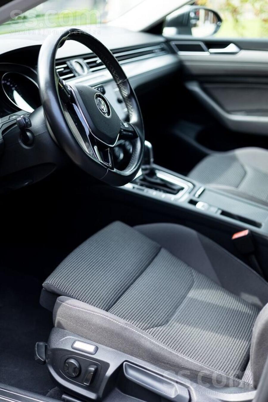 Grey Volkswagen Arteon 2018 in Riga, with an engine capacity of 2.00 L and mileage of 184 thousand km for 16400 €, photo 5 on AUTOMOTO.COM.LV