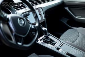 Grey Volkswagen Arteon 2018 in Riga, with an engine capacity of 2.00 L and mileage of 184 thousand km for 16400 €, photo 7 on AUTOMOTO.COM.LV