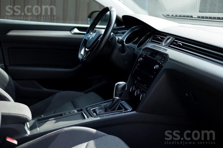 Grey Volkswagen Arteon 2018 in Riga, with an engine capacity of 2.00 L and mileage of 184 thousand km for 16400 €, photo 8 on AUTOMOTO.COM.LV