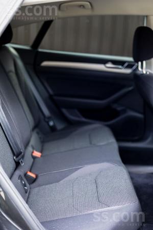 Grey Volkswagen Arteon 2018 in Riga, with an engine capacity of 2.00 L and mileage of 184 thousand km for 16400 €, photo 11 on AUTOMOTO.COM.LV