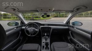 Grey Volkswagen Arteon 2019 in Riga, with an engine capacity of 1.50 L and mileage of 142 thousand km for 17800 €, photo 5 on AUTOMOTO.COM.LV