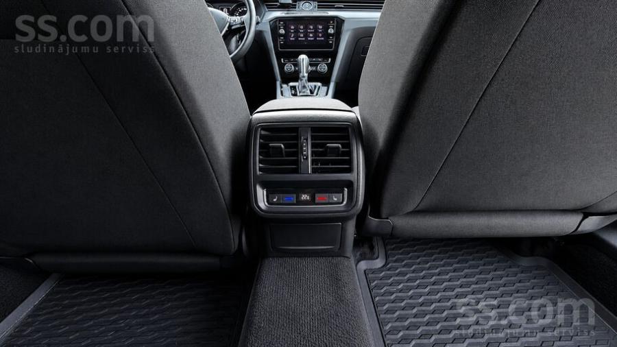 Grey Volkswagen Arteon 2019 in Riga, with an engine capacity of 1.50 L and mileage of 142 thousand km for 17800 €, photo 6 on AUTOMOTO.COM.LV