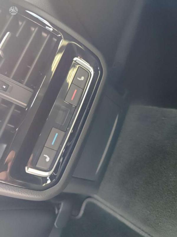 Grey Volkswagen Arteon 2020 in Kaunas, with an engine capacity of 1.97 L and mileage of 269 thousand km for 16800 €, photo 9 on AUTOMOTO.COM.LV