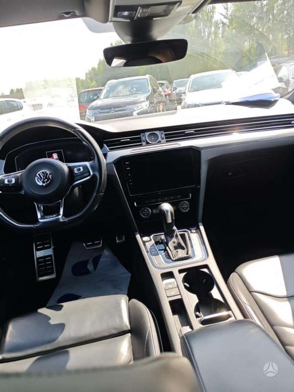 Grey Volkswagen Arteon 2020 in Kaunas, with an engine capacity of 1.97 L and mileage of 269 thousand km for 16800 €, photo 10 on AUTOMOTO.COM.LV