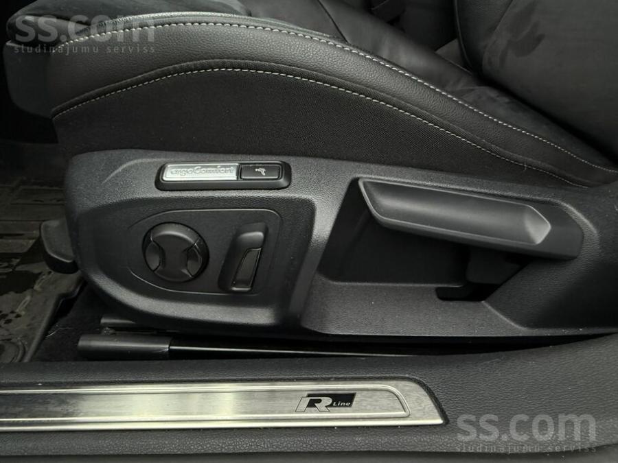 Grey Volkswagen Arteon 2020 in Riga, with an engine capacity of 2.00 L and mileage of 89 thousand km for 22500 €, photo 9 on AUTOMOTO.COM.LV