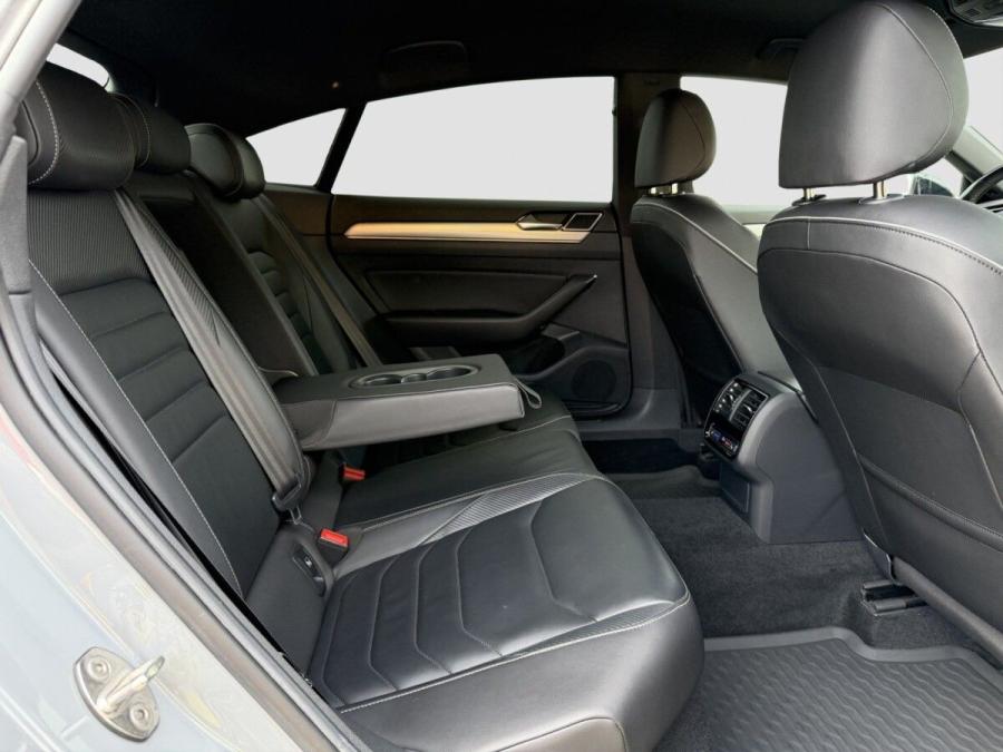 Grey Volkswagen Arteon 2020 in Parnu, with an engine capacity of 2.00 L and mileage of 130 thousand km for 30900 €, photo 8 on AUTOMOTO.COM.LV