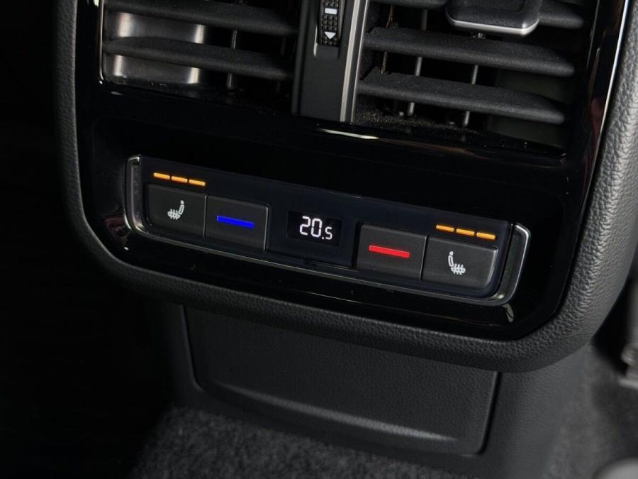 Grey Volkswagen Arteon 2020 in Parnu, with an engine capacity of 2.00 L and mileage of 130 thousand km for 30900 €, photo 22 on AUTOMOTO.COM.LV