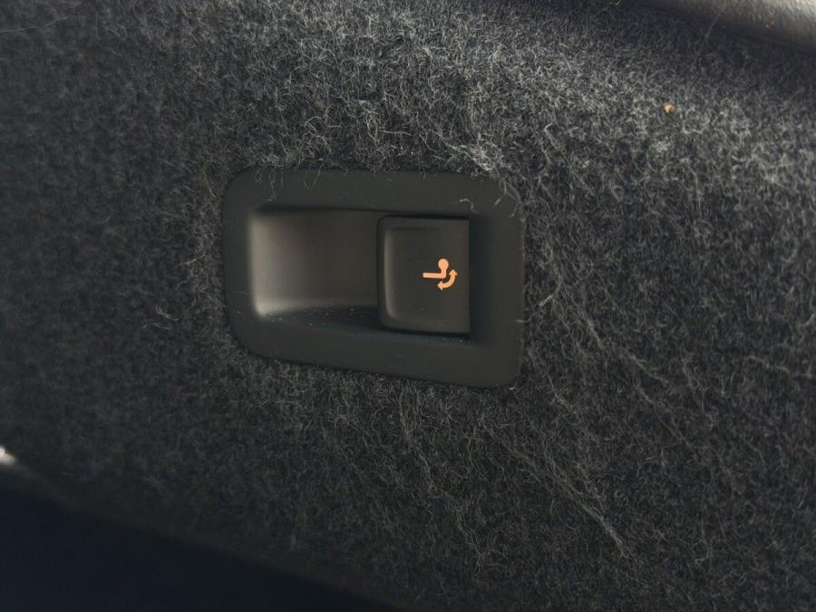 Grey Volkswagen Arteon 2020 in Parnu, with an engine capacity of 2.00 L and mileage of 130 thousand km for 30900 €, photo 24 on AUTOMOTO.COM.LV