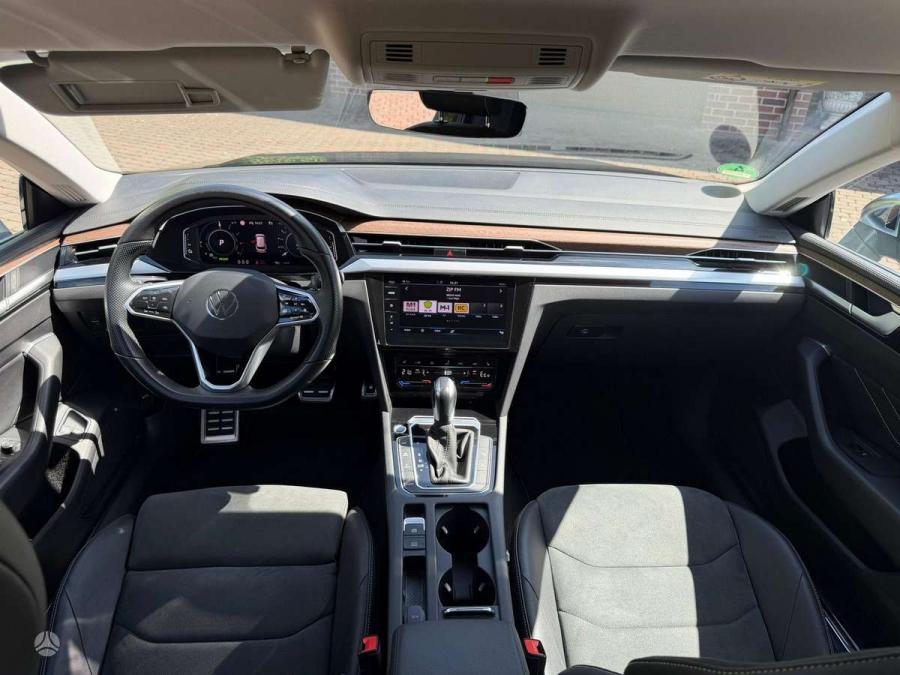Grey Volkswagen Arteon 2021 in Klaipeda, with an engine capacity of 1.40 L and mileage of 89 thousand km for 21990 €, photo 10 on AUTOMOTO.COM.LV
