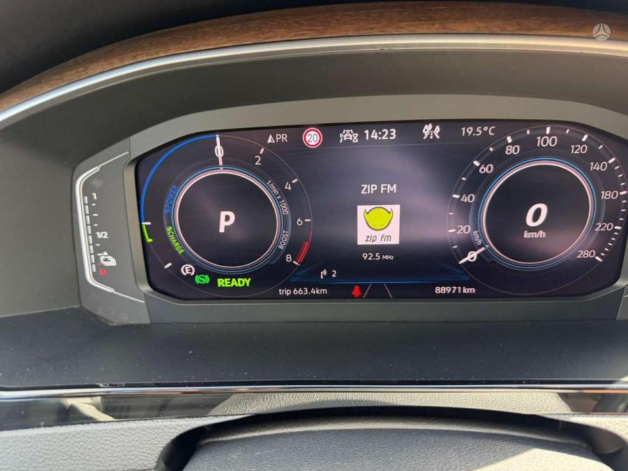 Grey Volkswagen Arteon 2021 in Klaipeda, with an engine capacity of 1.40 L and mileage of 89 thousand km for 21990 €, photo 18 on AUTOMOTO.COM.LV