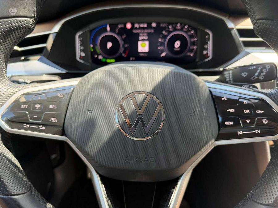 Grey Volkswagen Arteon 2021 in Klaipeda, with an engine capacity of 1.40 L and mileage of 89 thousand km for 21990 €, photo 24 on AUTOMOTO.COM.LV