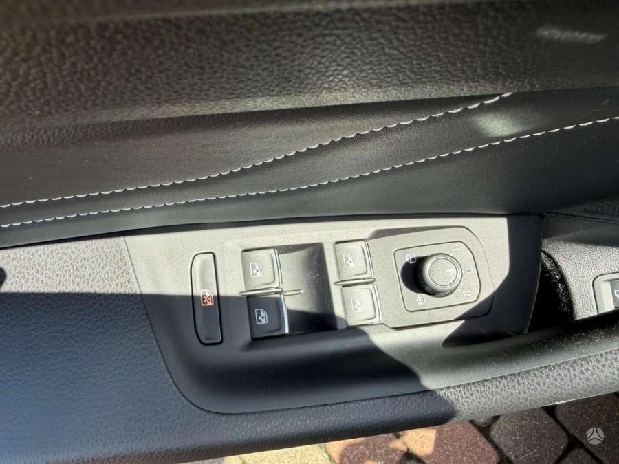 Grey Volkswagen Arteon 2021 in Klaipeda, with an engine capacity of 1.40 L and mileage of 89 thousand km for 21990 €, photo 28 on AUTOMOTO.COM.LV