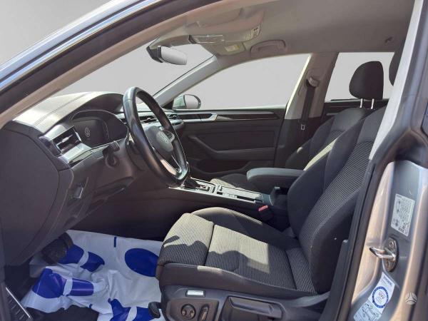 Pelēks Volkswagen Arteon 2021 Viļņa, ar dzinēja tilpumu 2.00 L un nobraukumu 233 tūkst. km par 19990 €, foto 9 vietnē AUTOMOTO.COM.LV