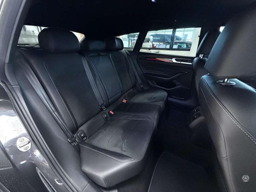 Grey Volkswagen Arteon 2021 in Kaunas, with an engine capacity of 1.97 L and mileage of 170 thousand km for 22200 €, photo 25 on AUTOMOTO.COM.LV