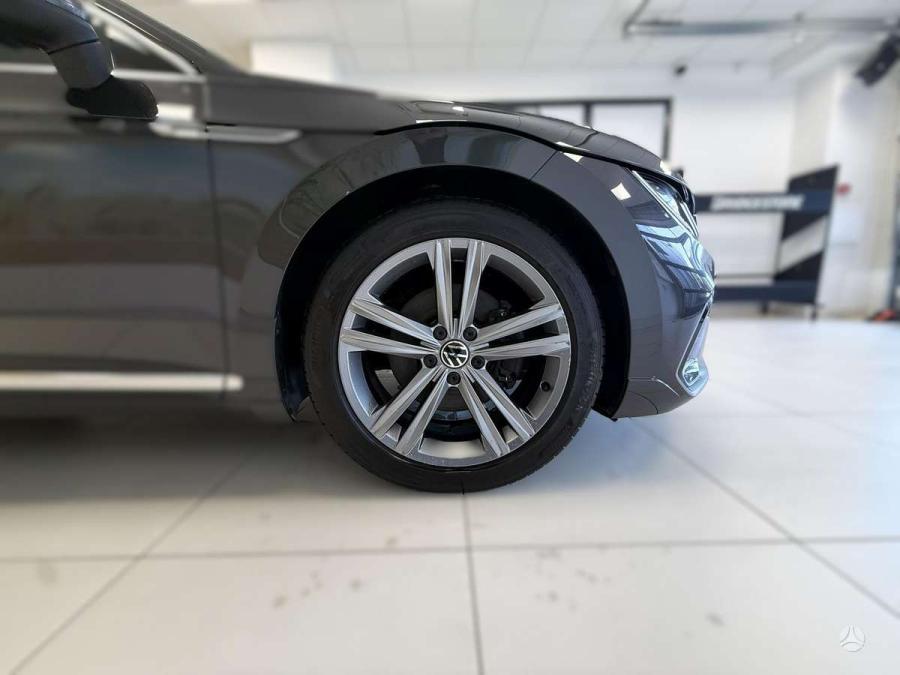 Grey Volkswagen Arteon 2021 in Kaunas, with an engine capacity of 1.97 L and mileage of 170 thousand km for 22200 €, photo 32 on AUTOMOTO.COM.LV