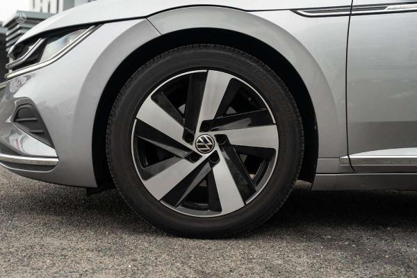 Grey Volkswagen Arteon 2022 in Vilnius, with an engine capacity of 1.97 L and mileage of 185 thousand km for 21900 €, photo 11 on AUTOMOTO.COM.LV