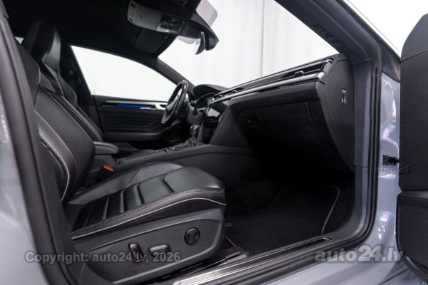 Grey Volkswagen Arteon 2022 in Tallinn, with an engine capacity of 2.00 L and mileage of 159 thousand km for 27900 €, photo 10 on AUTOMOTO.COM.LV