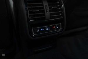 Grey Volkswagen Arteon 2022 in Vilnius, with an engine capacity of 1.40 L and mileage of 77 thousand km for 26900 €, photo 19 on AUTOMOTO.COM.LV